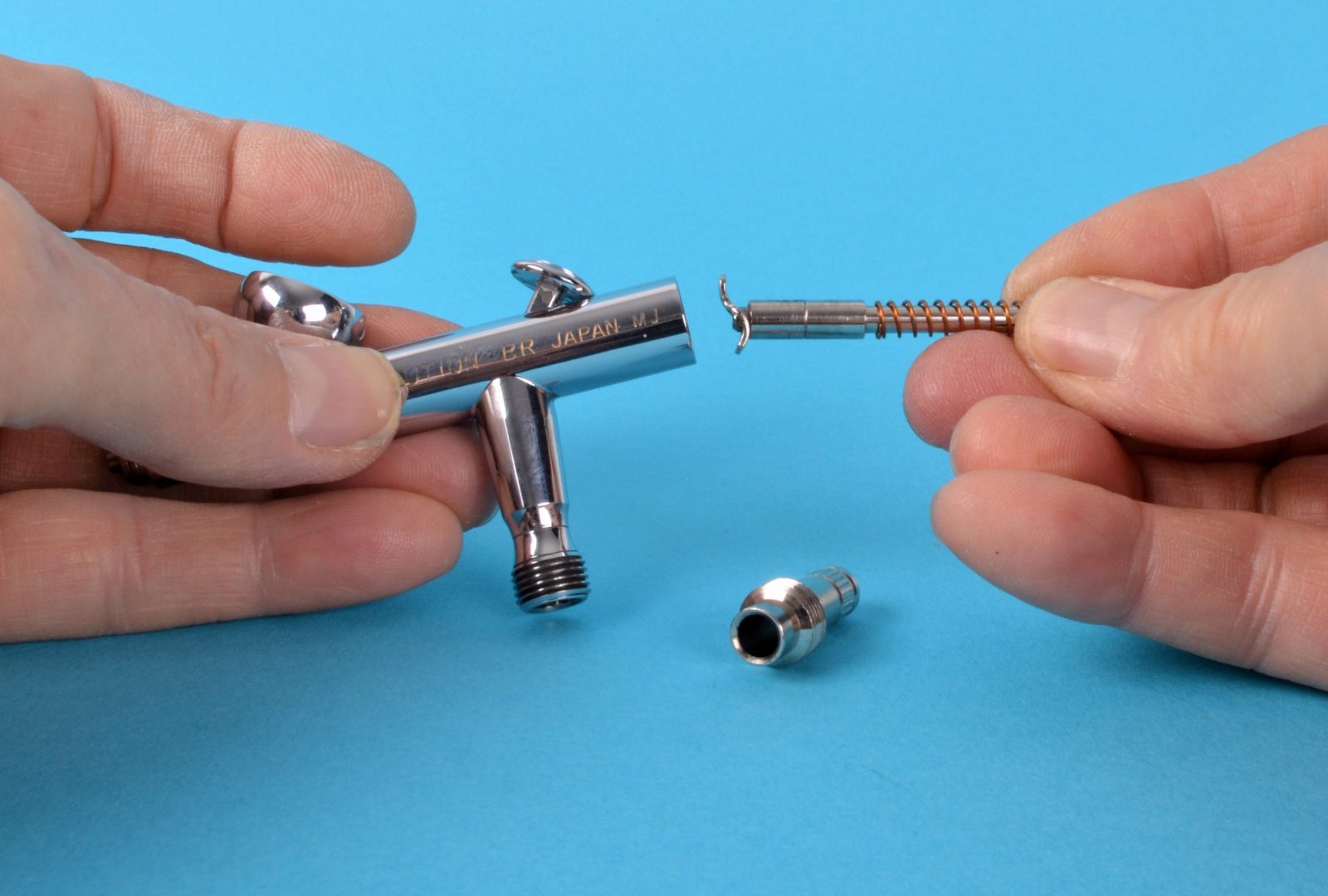 How to Clean an Airbrush: Cleaning an Airbrush Step By Step Guide ...