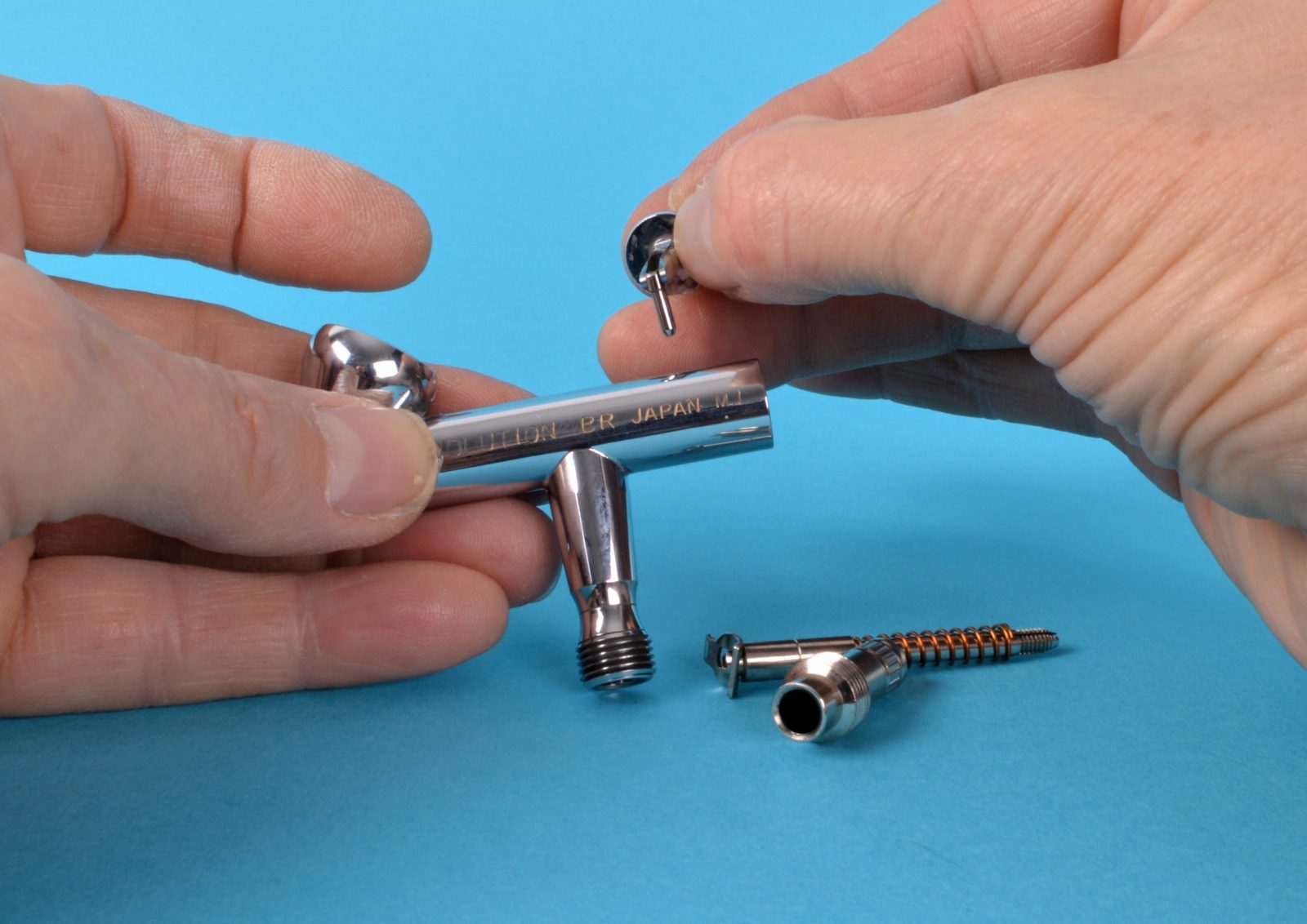 How to Clean an Airbrush: Cleaning an Airbrush Step By Step Guide ...