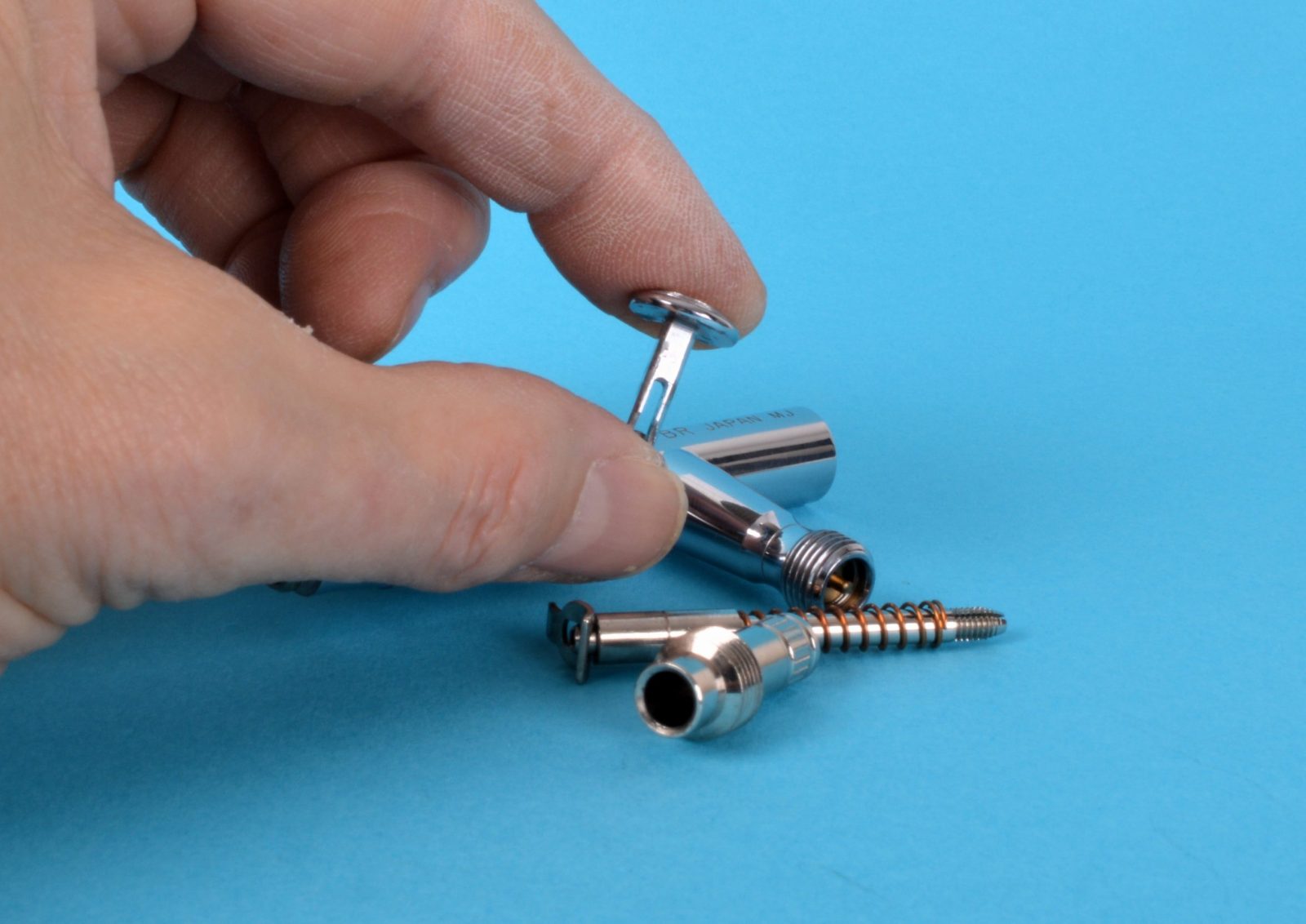 How to Clean an Airbrush: Cleaning an Airbrush Step By Step Guide ...