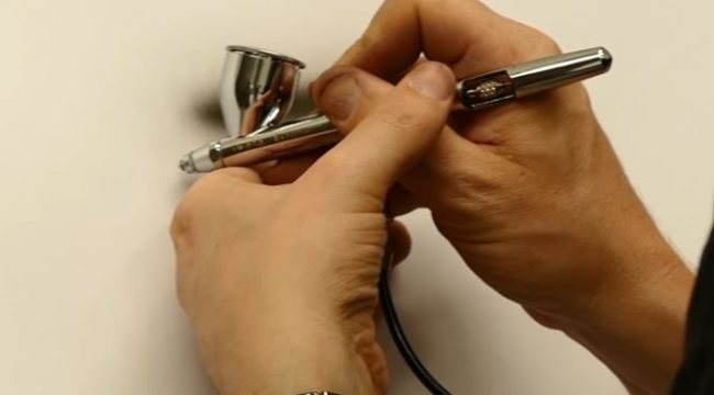 Airbrushing fine lines [Free Airbrush Lesson 3] - AirbrushGeek